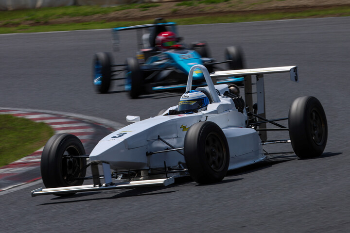 決勝3位は秋山健也（スーパーウインズKKS2） - モータースポーツフォーラム